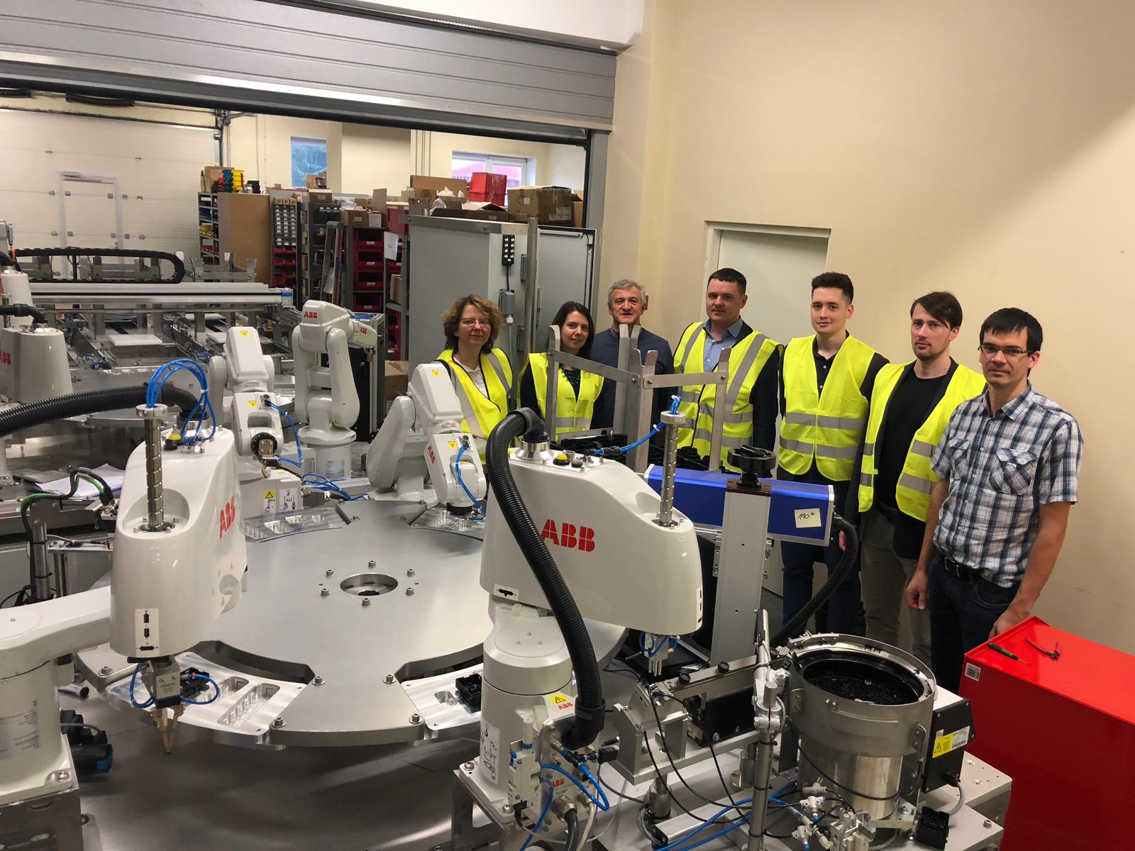 Development of compact container cells of robot manipulators for ...